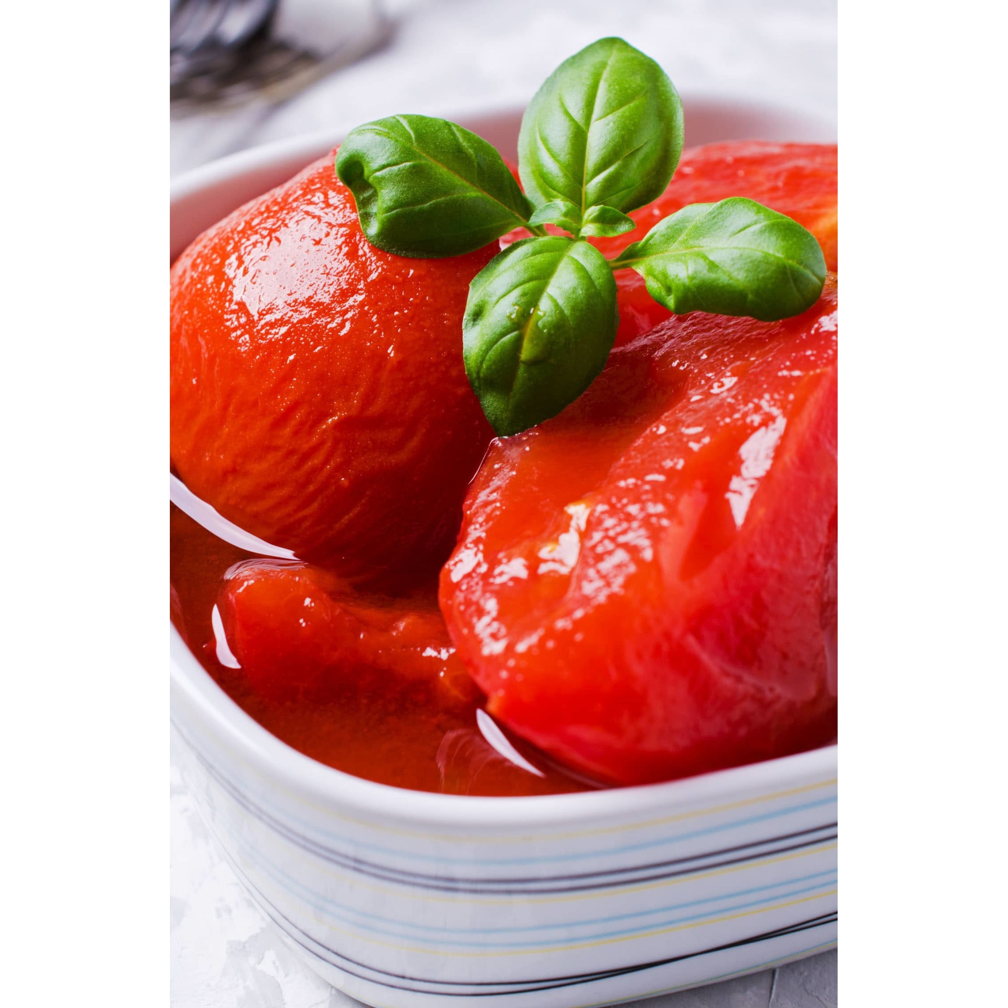 Rosii intregi decojite in suc de rosii la conserva, 425ml, Naturavit ...