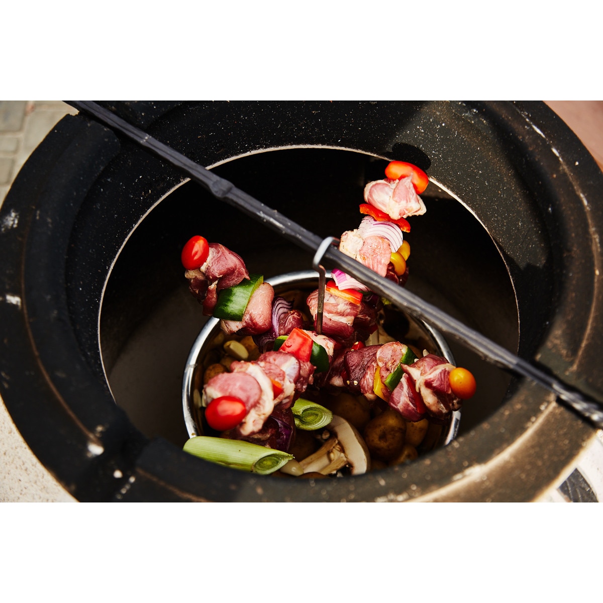 Cuptor tip gratar Tandyr Nomad cu capac detasabil, 25 l, 63 cm - eMAG.ro