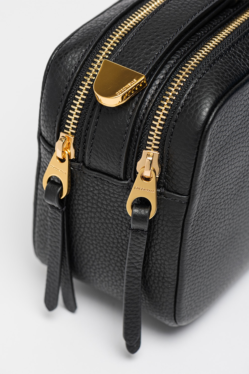 COCCINELLE, Geanta crossbody de piele Gleen, Negru - eMAG.ro