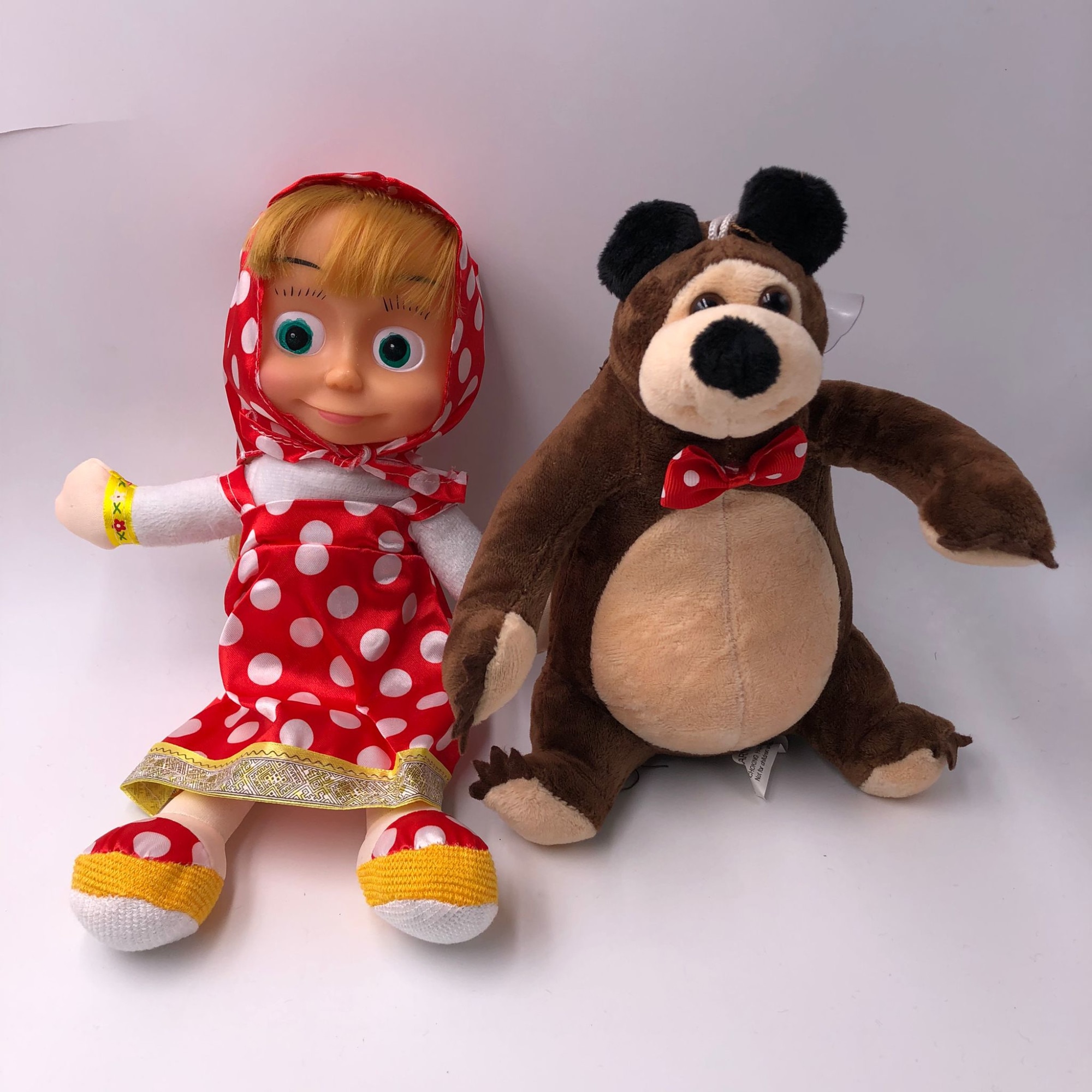 Комплект кукли Маша и Мечока, Маша с Червената шапчица с пеене на бели точки и Хъркащото мече ...