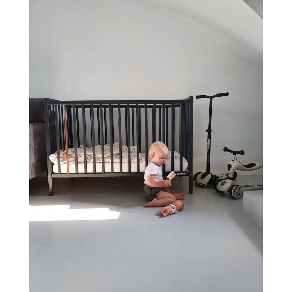 Patut Bebe Din Lemn Masiv, 120 cm x 60 cm, Design Impunator ...