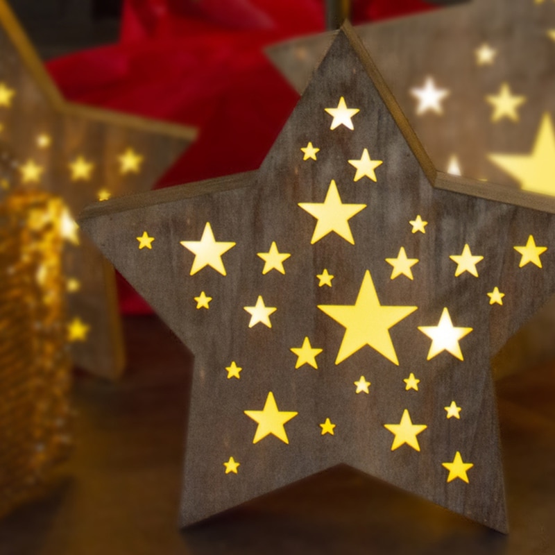 Decoratiune de Craciun - stea din lemn cu perforatii sub forma de ...