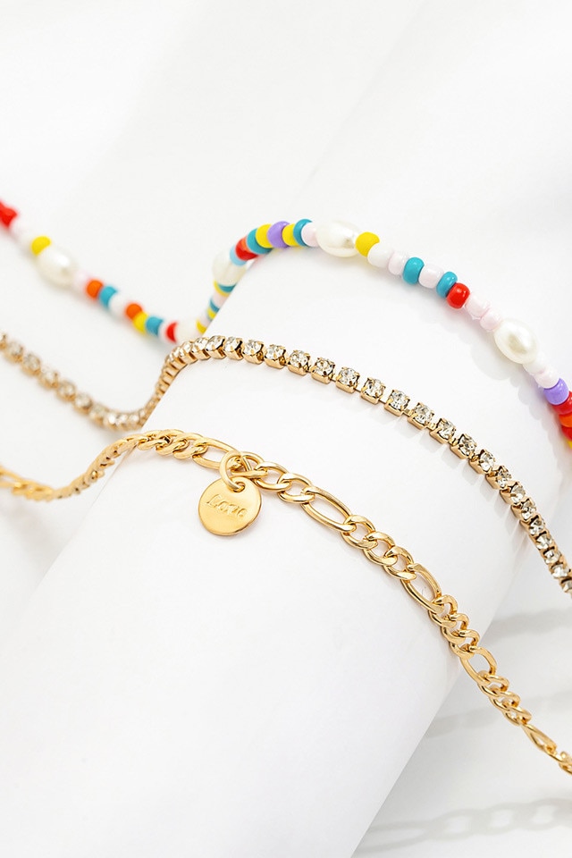 Set trei coliere elegante, margelute colorate, sirag de cristale si ...