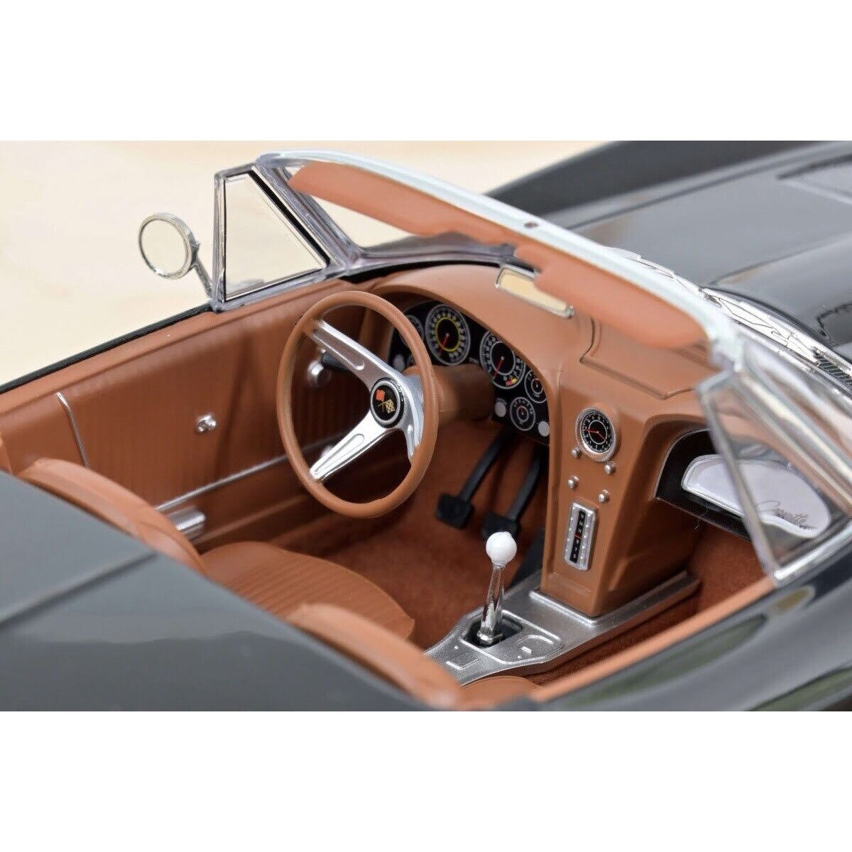 Модел Chevrolet Corvette Stingray Spider 1963 Norev, 1:18, Черен - eMAG.bg