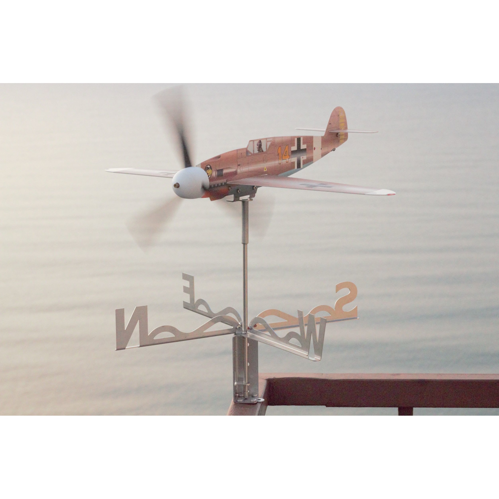 Set Girueta din inox Catch Your Wind, Macheta de avion de lupta ...