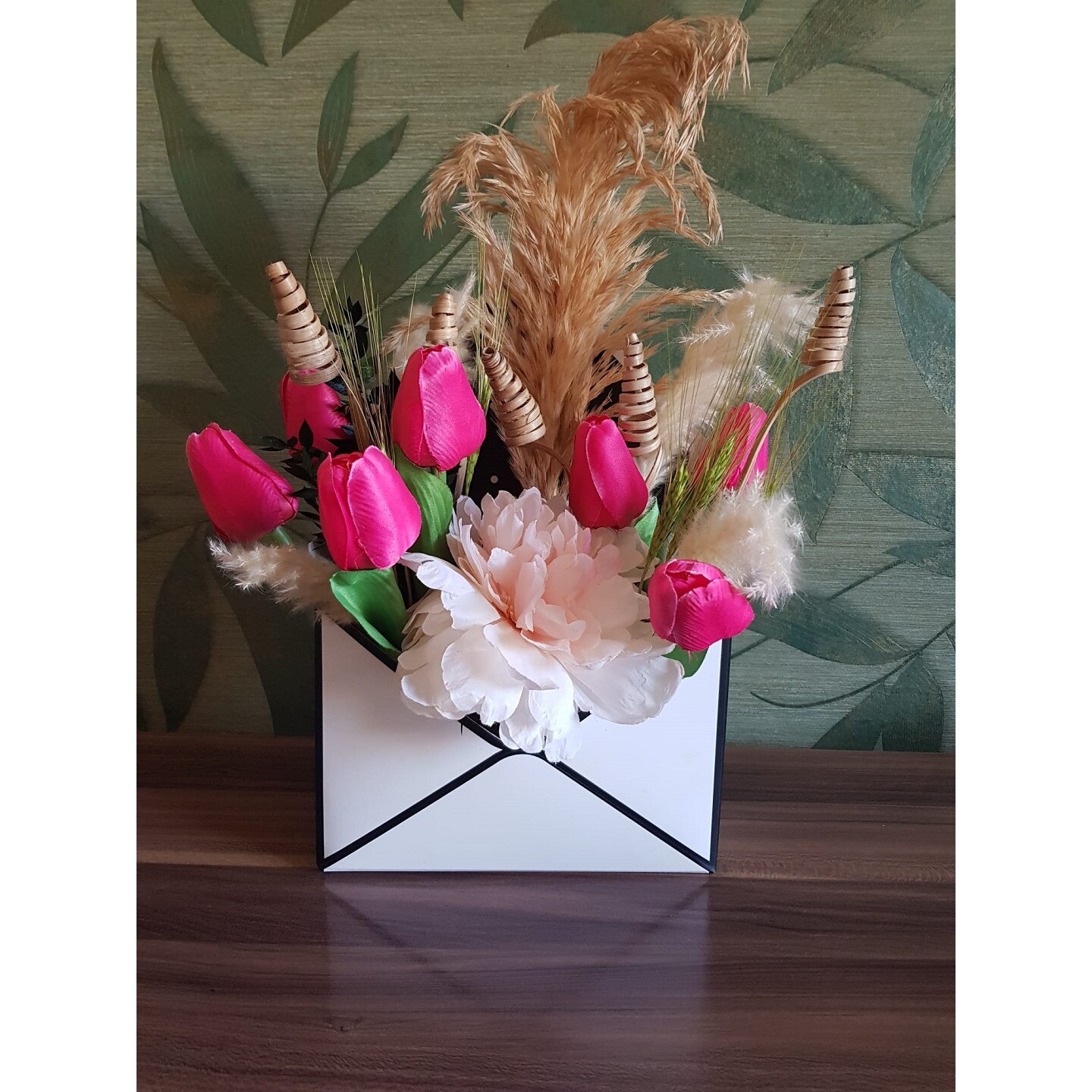 Aranjament floral, flori stabilizate uscate si artificiale, cane cone ...