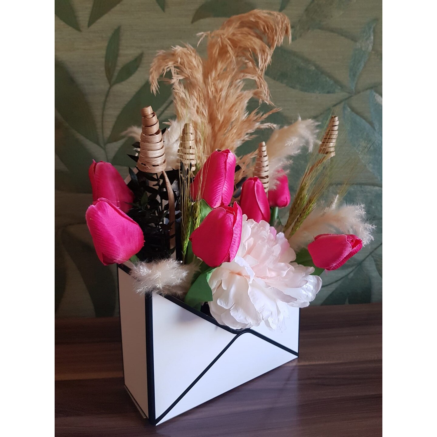 Aranjament floral, flori stabilizate uscate si artificiale, cane cone ...