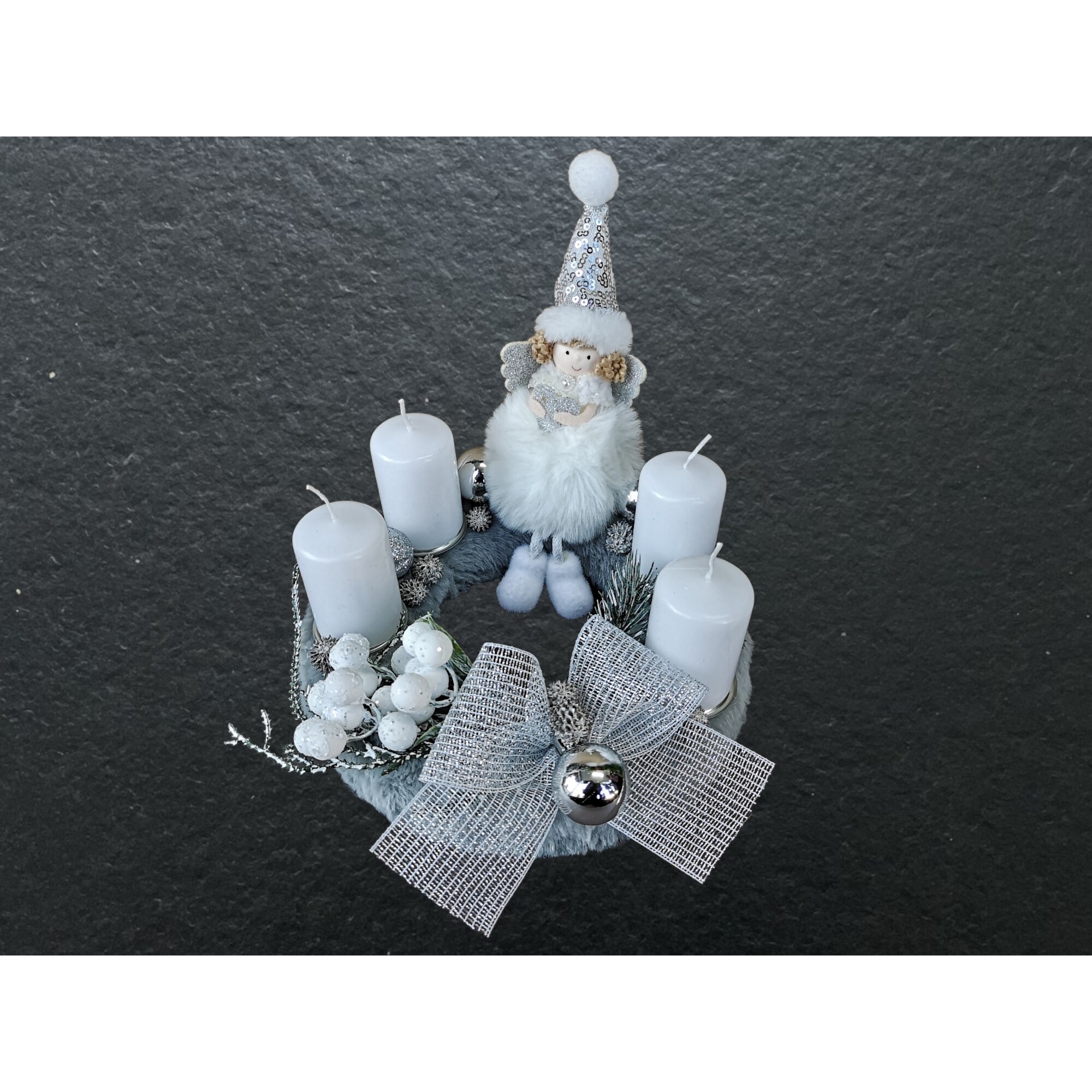 Coronita de masa pentru Advent cu 4 lumanari si inger pufos argintiu ...