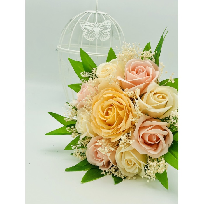 Buchet mic personalizabil cu trandafiri si floarea miresei Crem, Somon ...