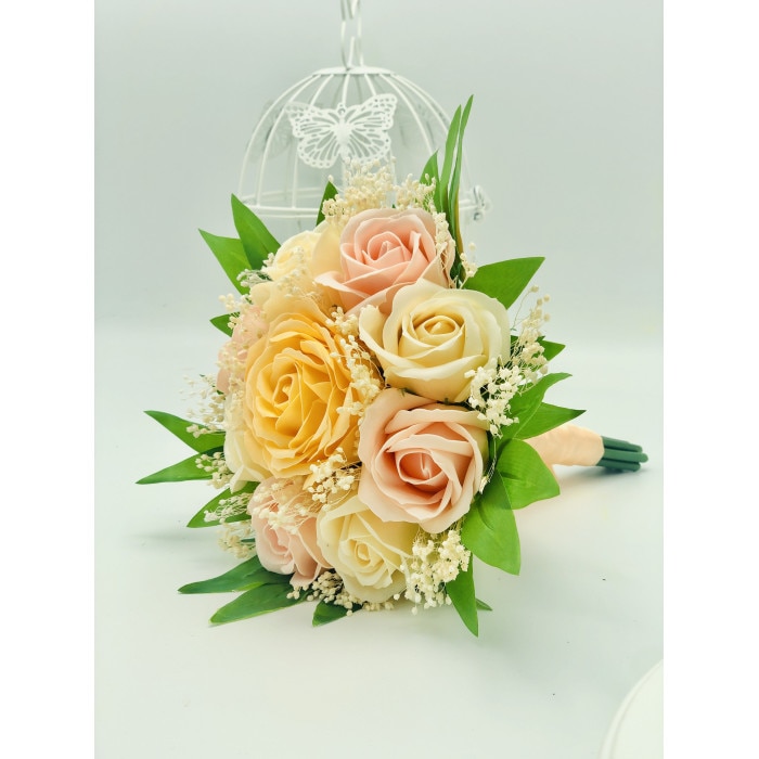 Buchet mic personalizabil cu trandafiri si floarea miresei Crem, Somon ...