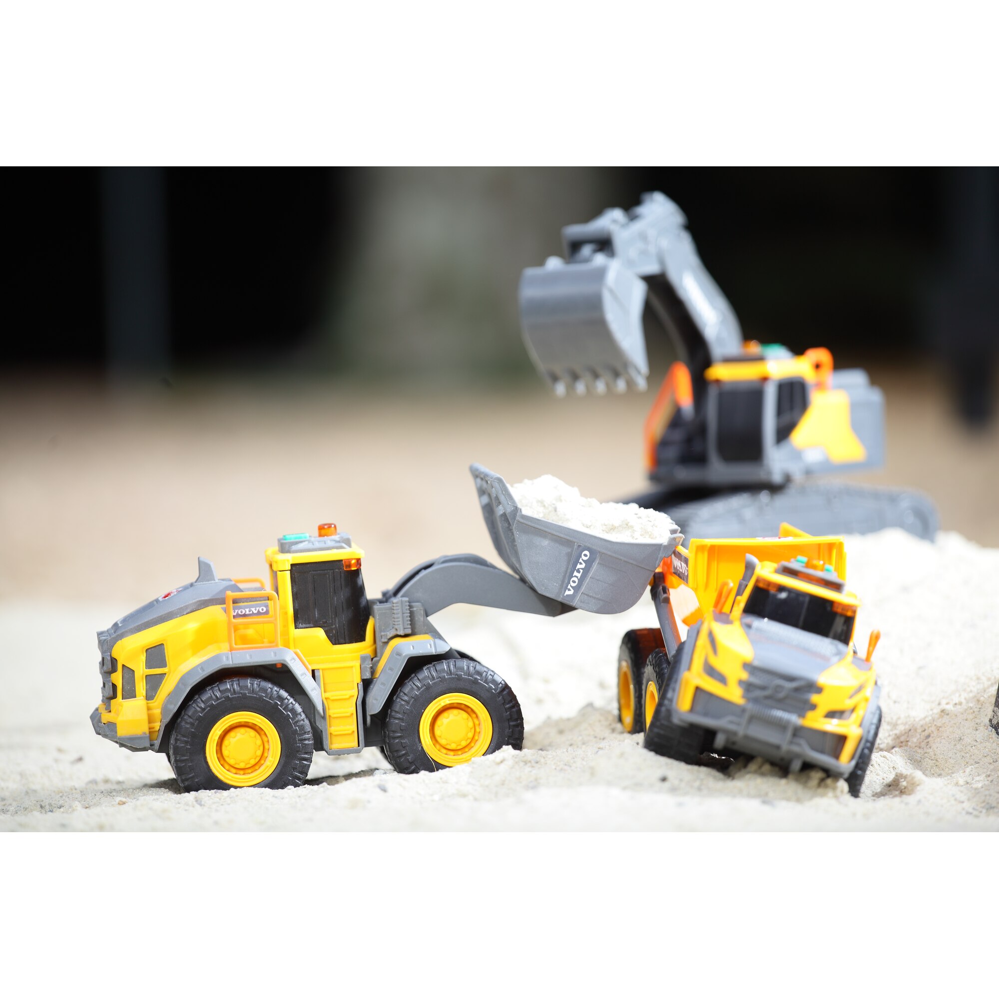 Jucarie autobasculanta articulata Matey Toys - Volvo - eMAG.ro