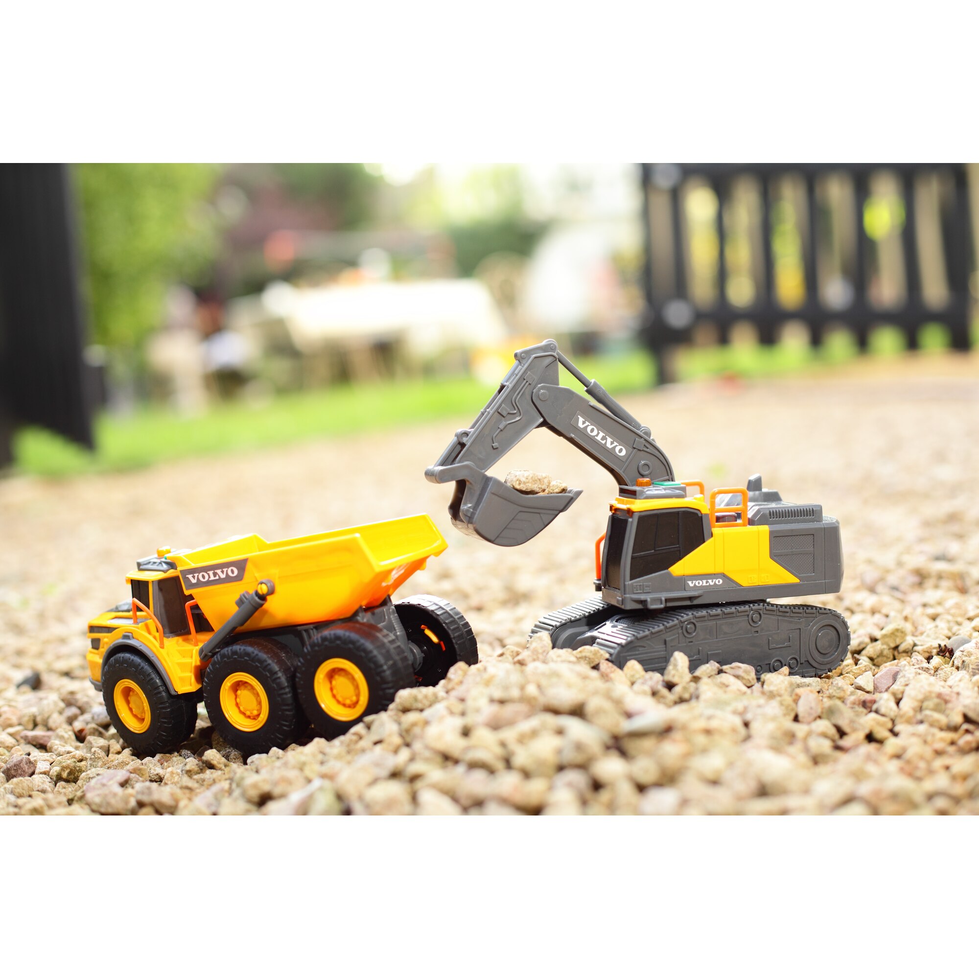 Jucarie autobasculanta articulata Matey Toys - Volvo - eMAG.ro