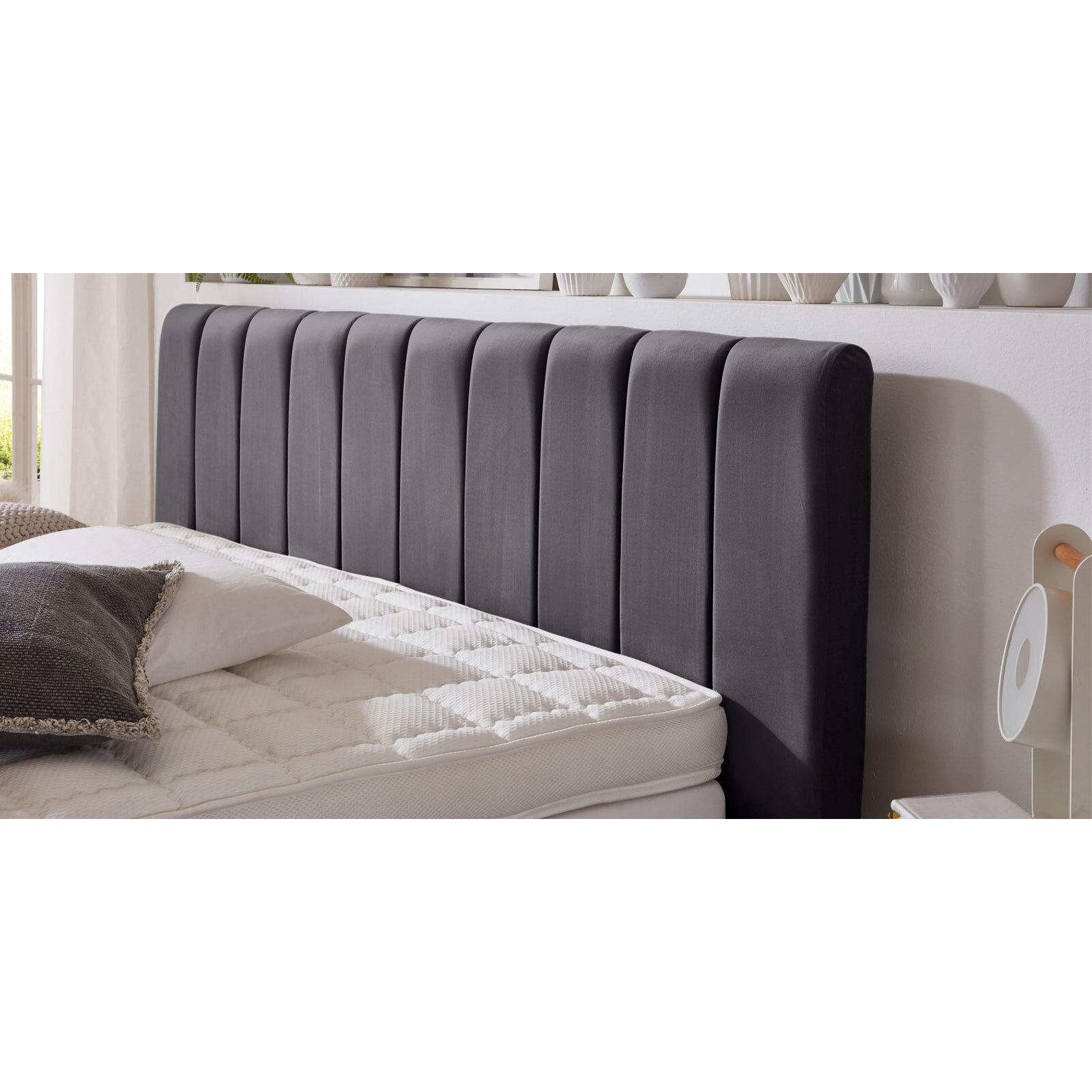 Pat Tapitat, Prestige, Santiago, cu somiera rabatabila si lada de ...