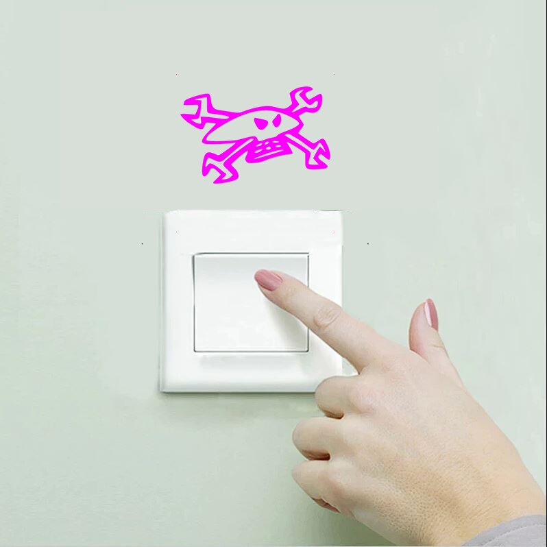 Sticker decorativ perete, auto si geam, Martin Skull, Roz, 25 cm - eMAG.ro