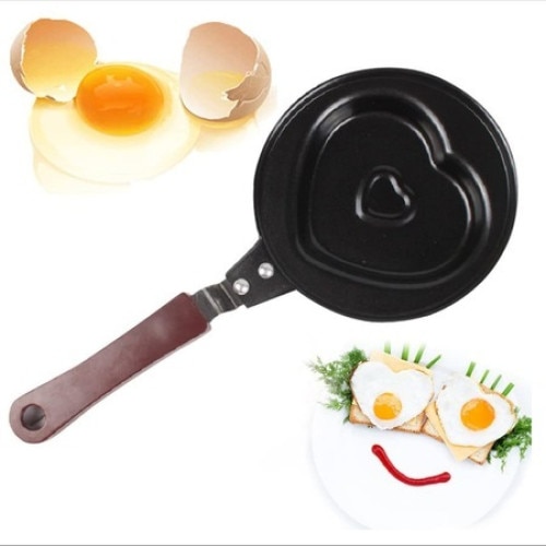 Mini tigaie din metal in forma de inima, otel carbon, cu maner din ...