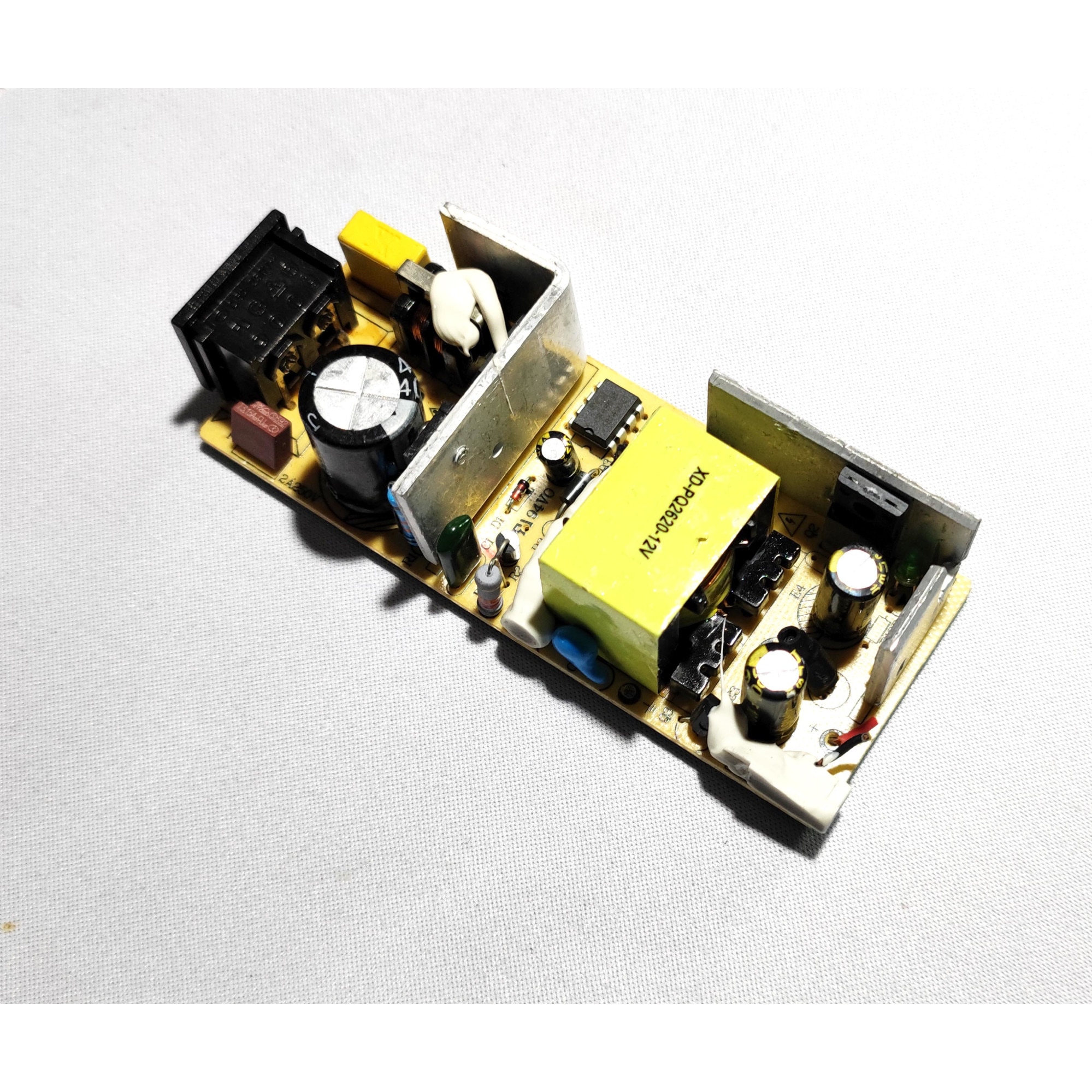 Alimentator sursa 12v 5A cu conector 5.5x2.1 mm - eMAG.ro