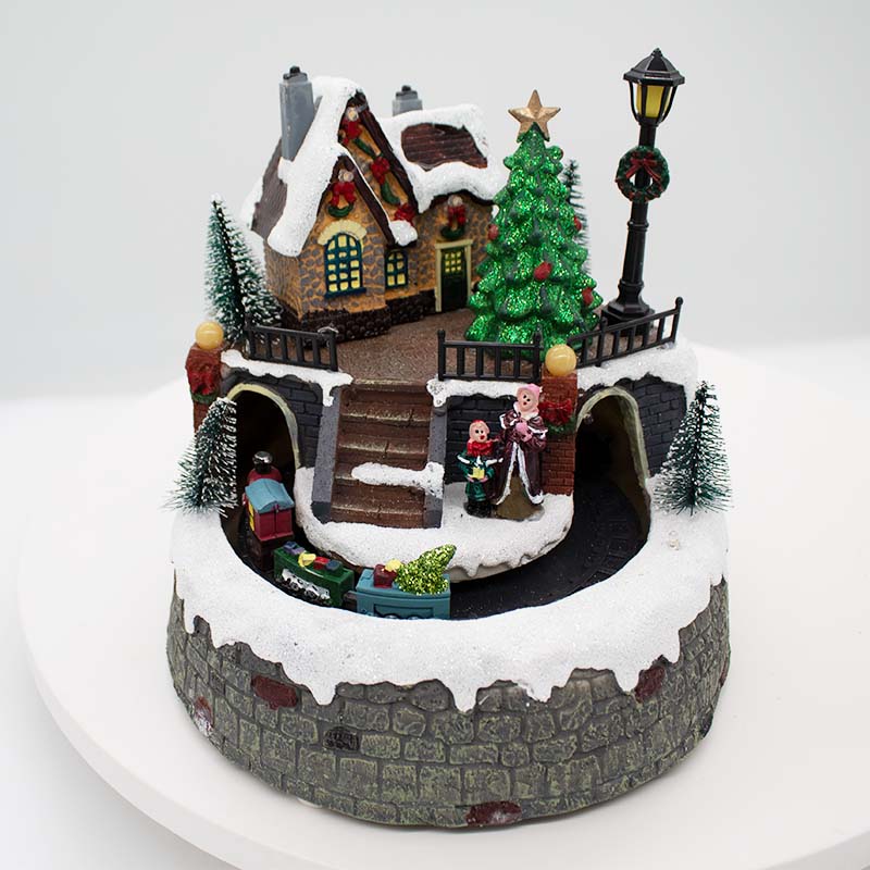 Музикална коледна украса, със светлини и въртящо се влакче - eMAG.bg