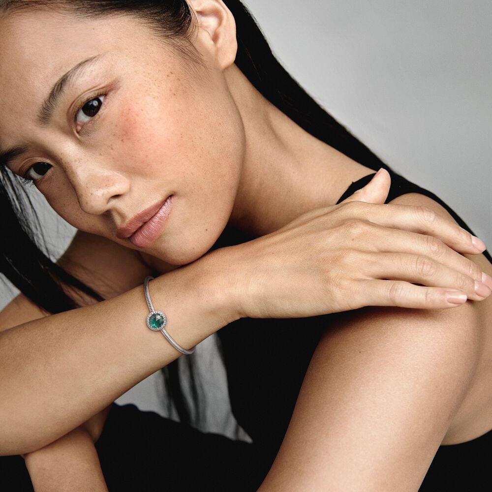 Talisman Pandora Cristal Verde cu Inimi stralucitoare Argint 925 - eMAG.ro