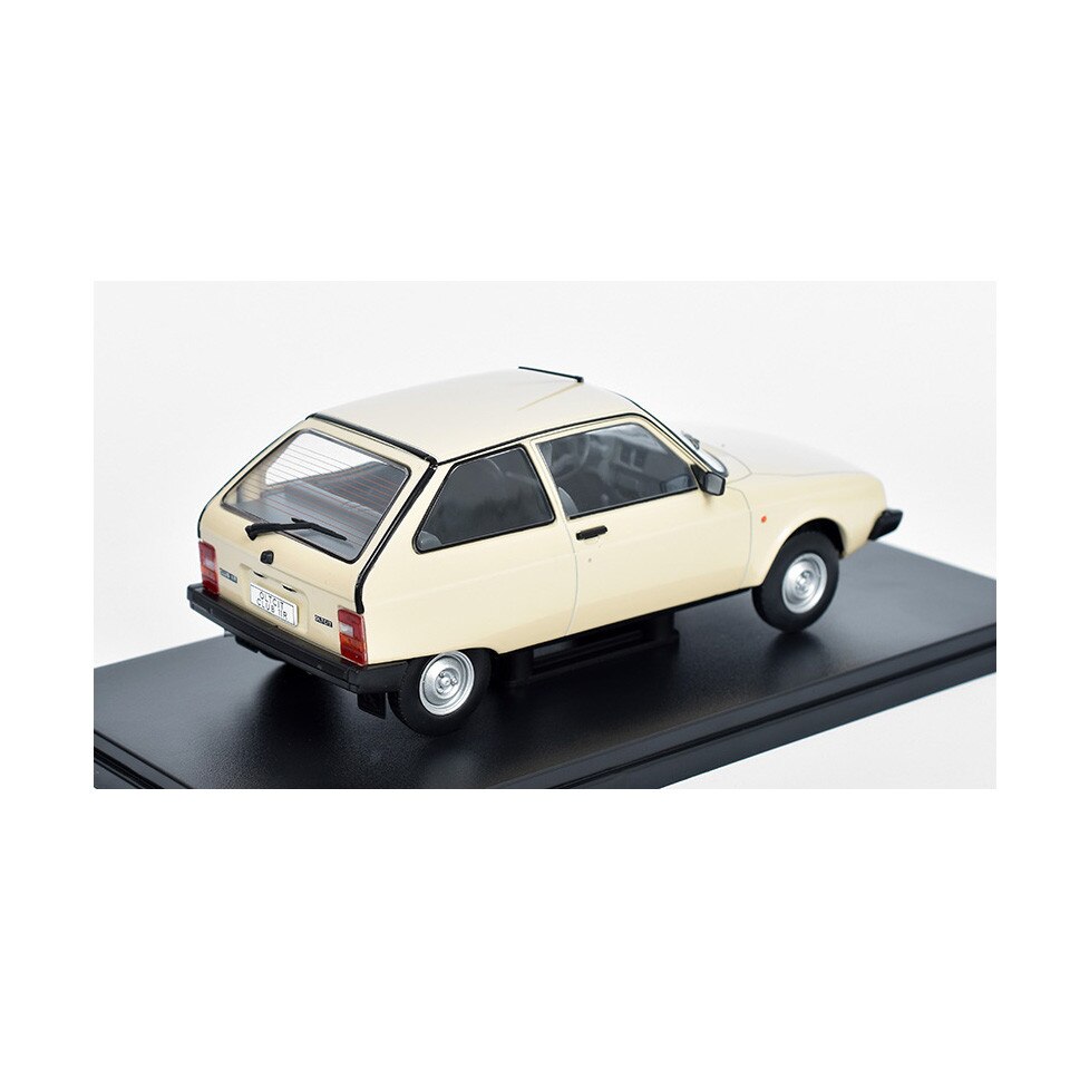 Macheta auto Oltcit Club 11R, 1982, 1:24, Ixo - eMAG.ro