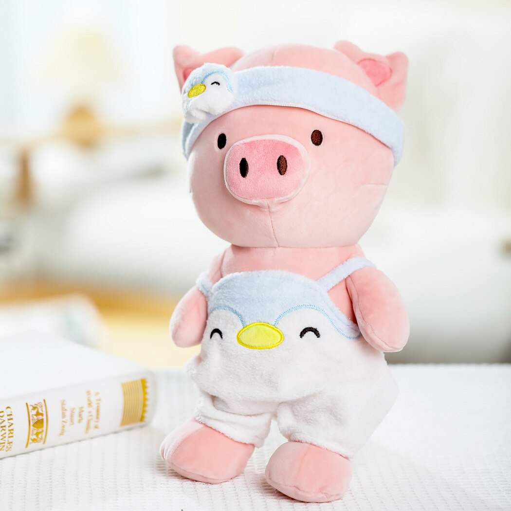 Jucarie de plus Porcusor cu costum Pen Pen 24cm MINISO - eMAG.ro
