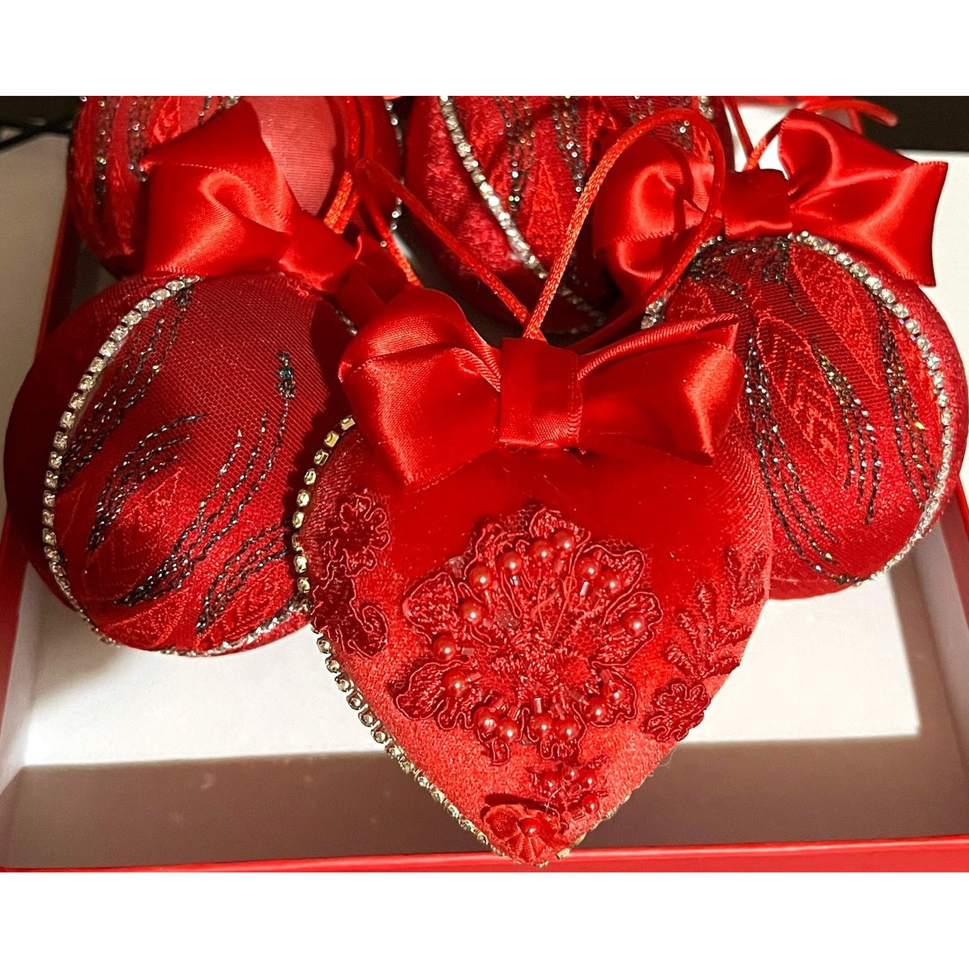 Glob Craciun, inima catifea, decorat manual cu cristale, broderie ...