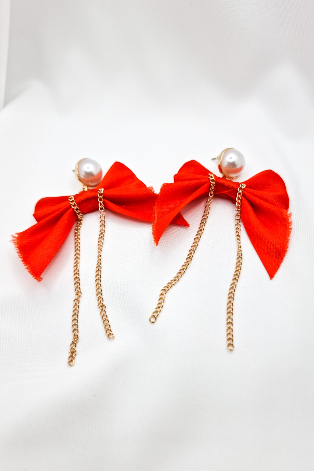 Cercei Drop ”Be unforgettable”, rosii, in forma de fundita, decorati cu ...