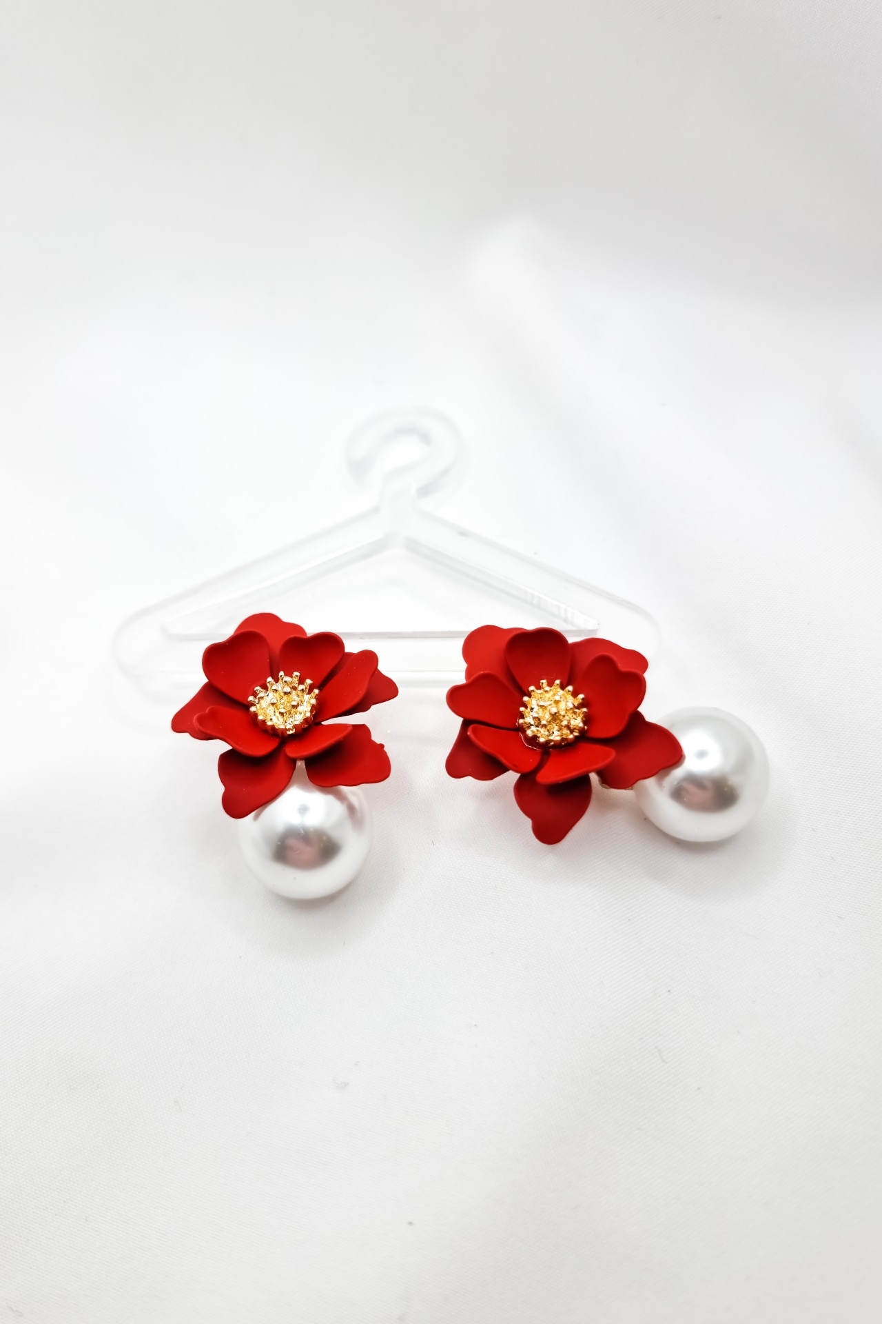 Cercei Drop ”Be divine”, rosii, in forma de floare, decorati cu o ...