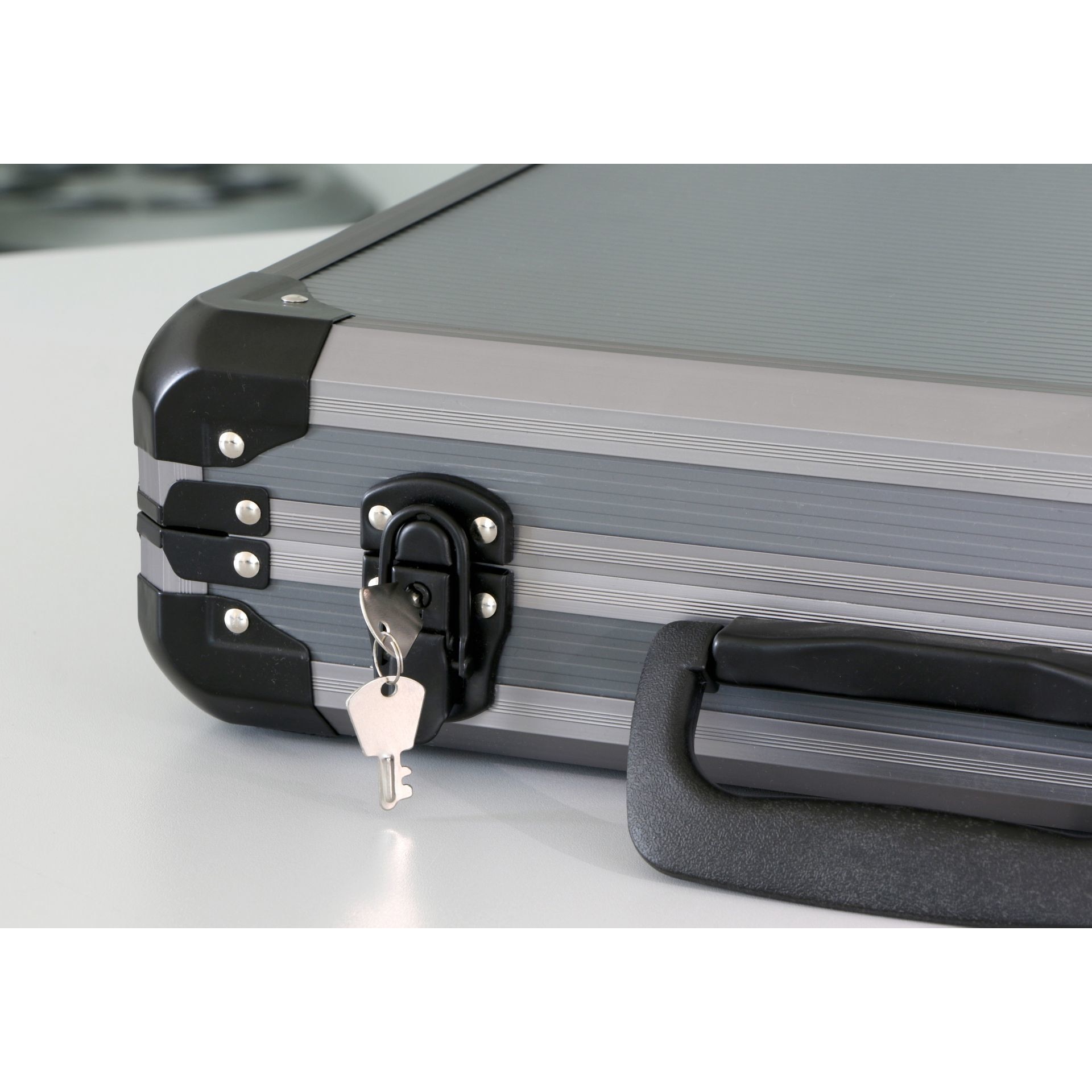 Кутия за инструменти Peaktech, P7330, черно/сребристо - eMAG.bg