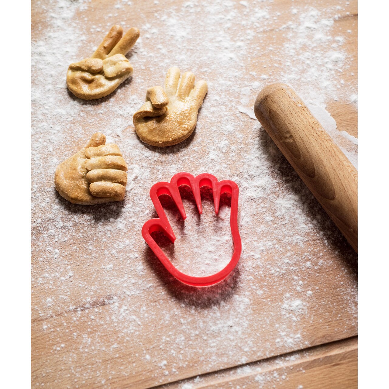 Forma pentru biscuiti, Hand Cookie Cutter, plastic, rosu, 11 x 9 x 1,4 ...