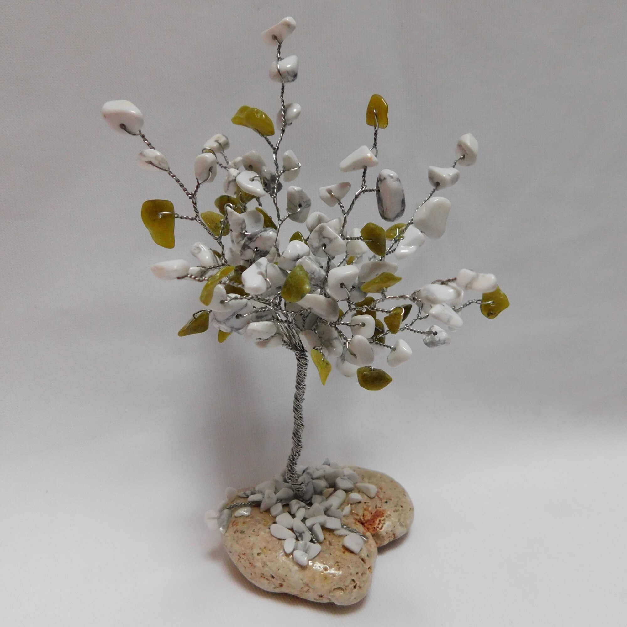 Copacel decorativ "Pomul vietii" din howlit si peridot, 13cm - eMAG.ro