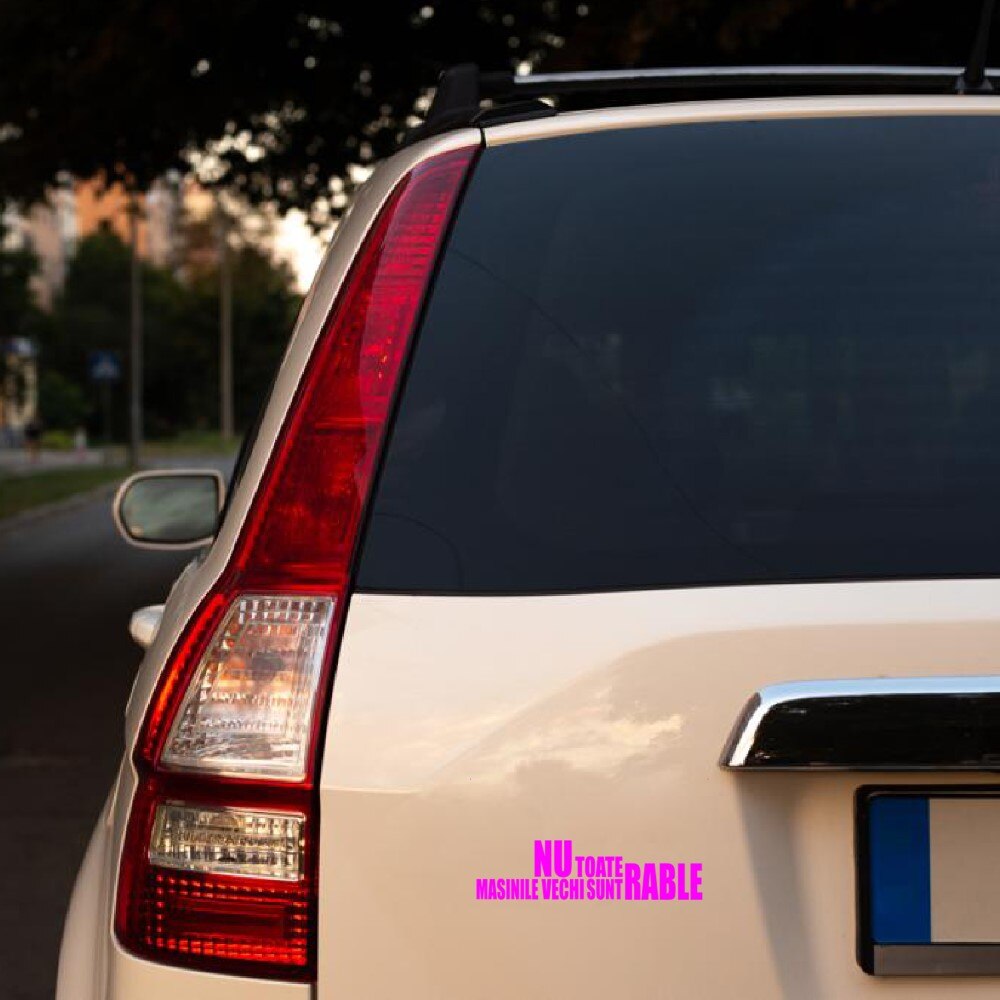 Sticker decorativ perete, auto si geam, Nu toate masinile vechi sunt ...