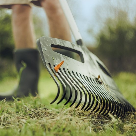 Grebla pentru frunze Fiskars, Plastic, Negru - eMAG.ro
