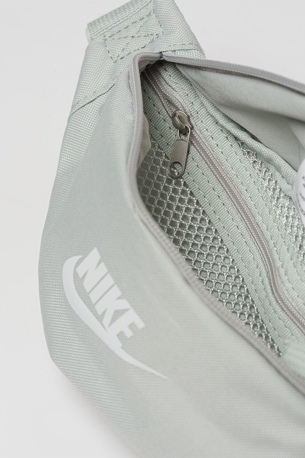 Nike, Унисекс чанта за кръста Heritage с лого - 1 л, Светло сив - eMAG.bg