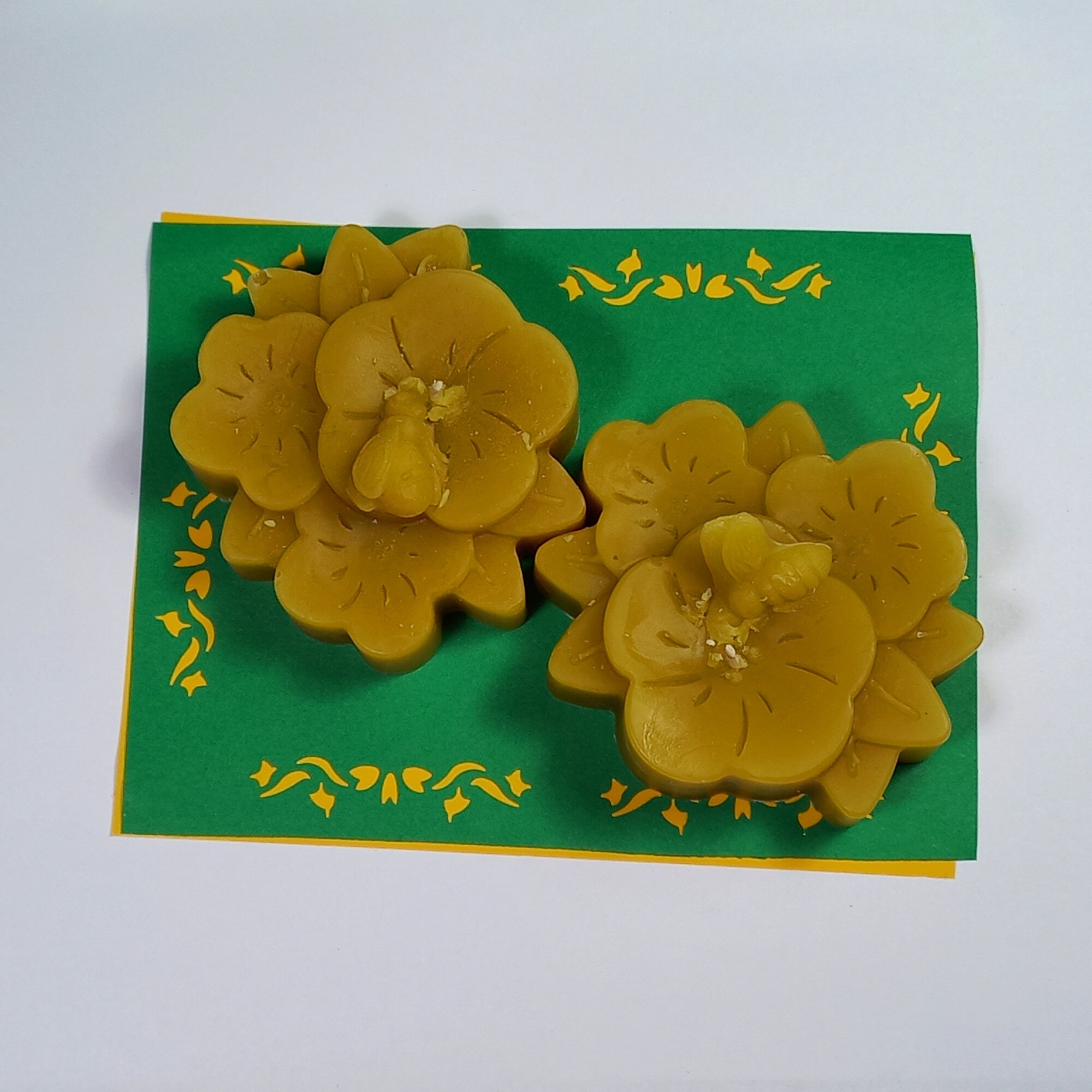 Set 2 lumanari decorative, in forma de flori, ceara de albine, cutie ...