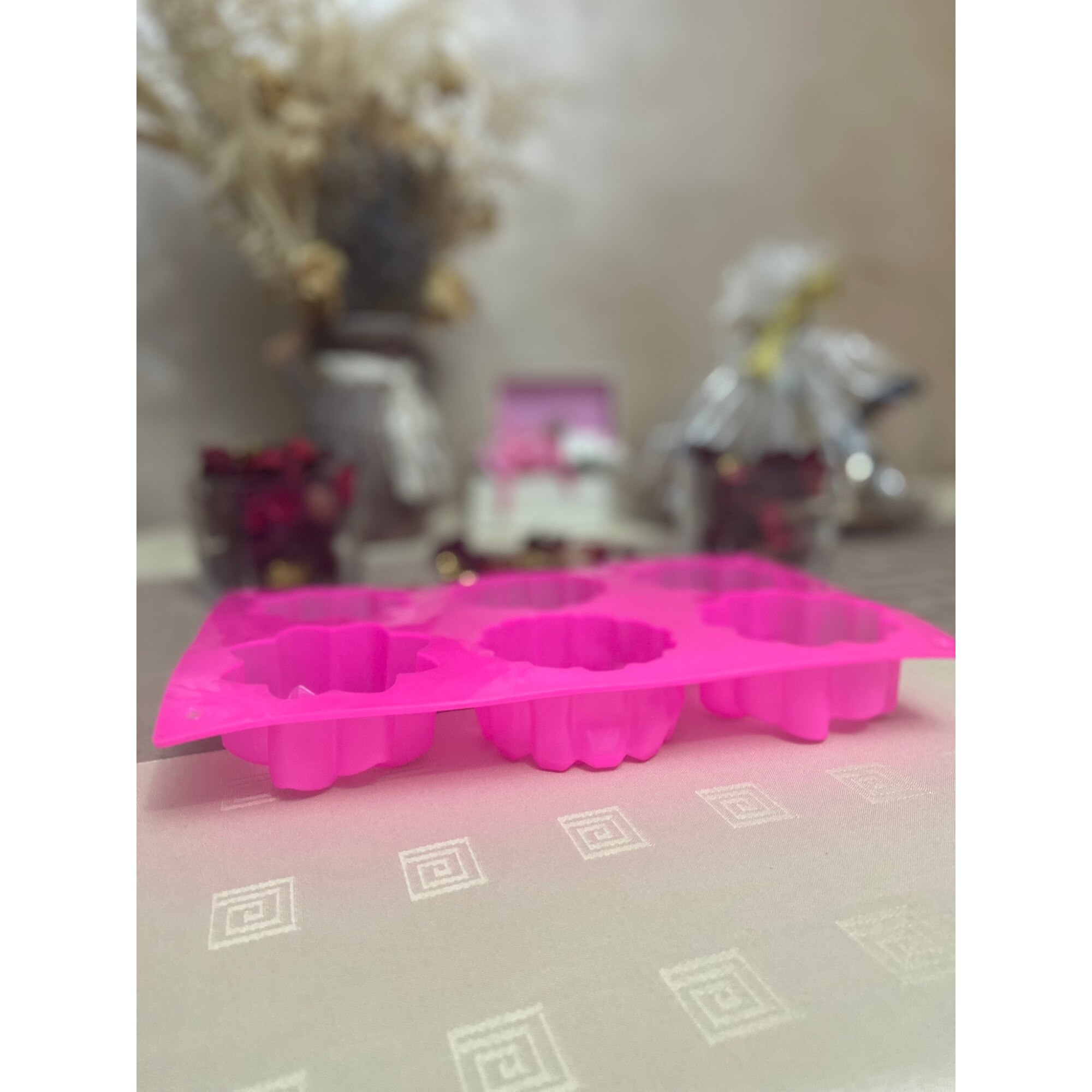 Forma silicon pentru prajituri, 6 cavitati, model floral, roz - eMAG.ro