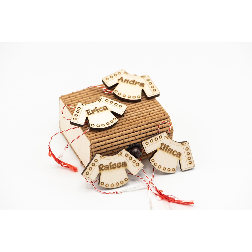 Martisor ie traditionala, model personalizat, lemn, 5 x 5 cm - eMAG.ro