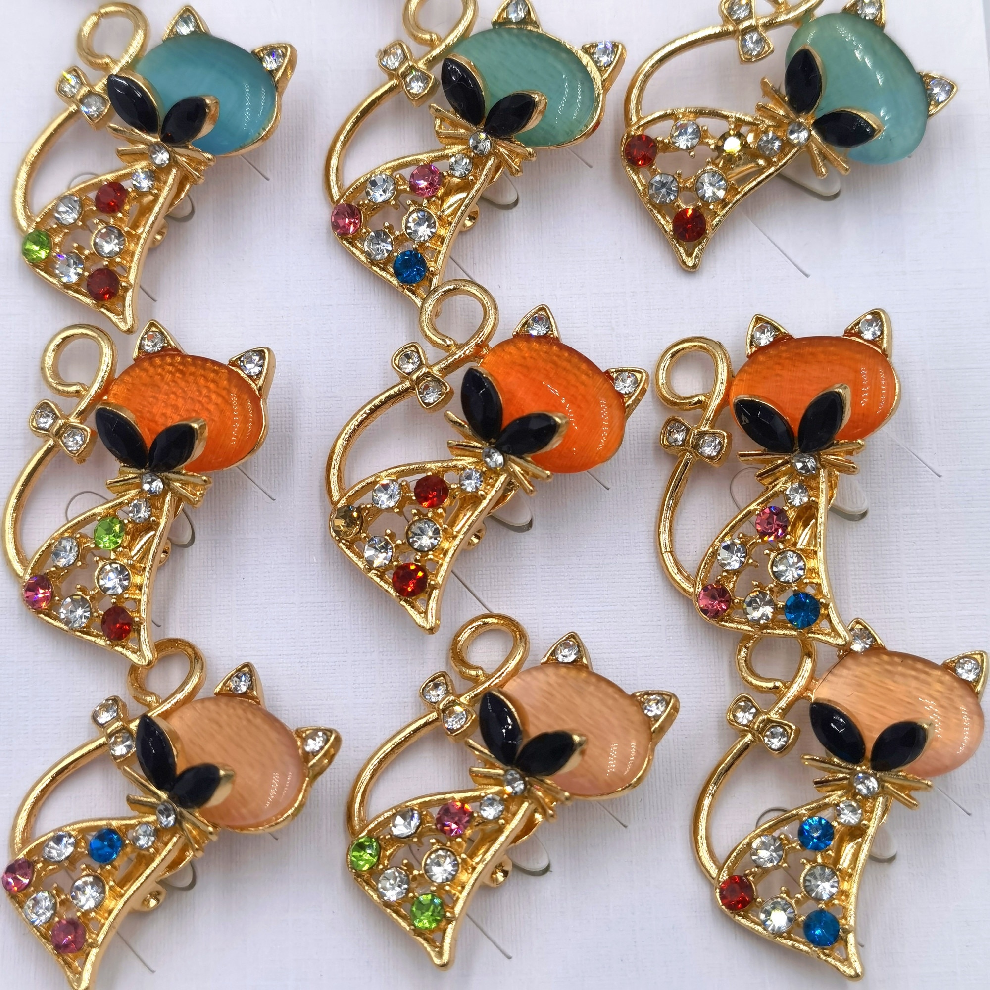 Set 12 brose martisoare, NEVERMORE, Pisici colorate, 3cm, Auriu - eMAG.ro