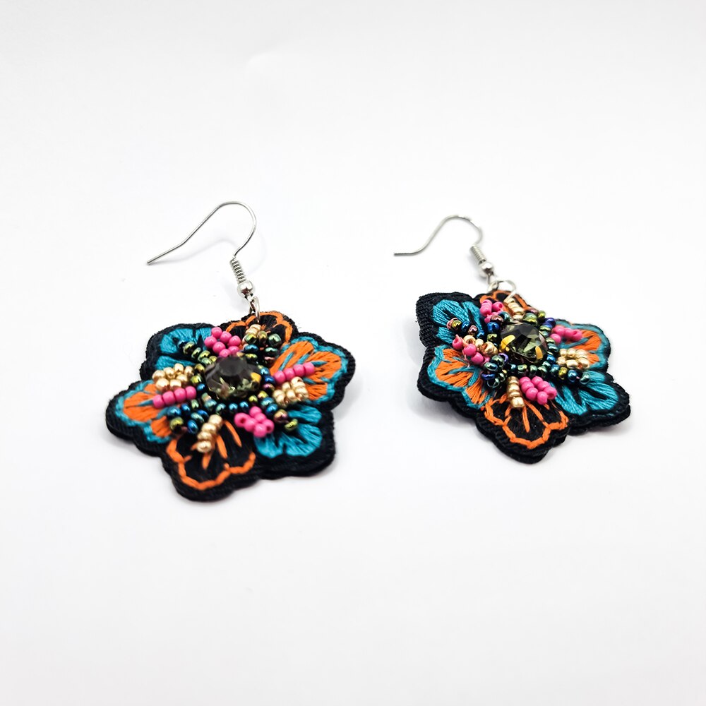 Cercei Drop ”Be intuitive”, in forma de floare, cu motive traditionale ...