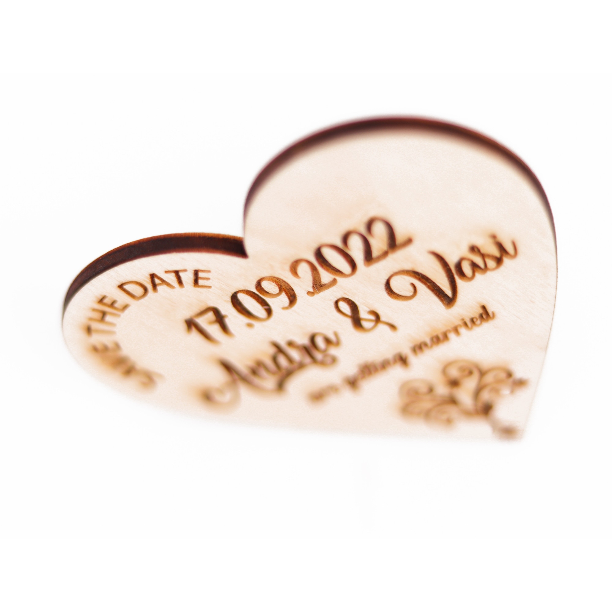 Invitatie tip Save the Date pentru a anunta data nuntii, din lemn ...