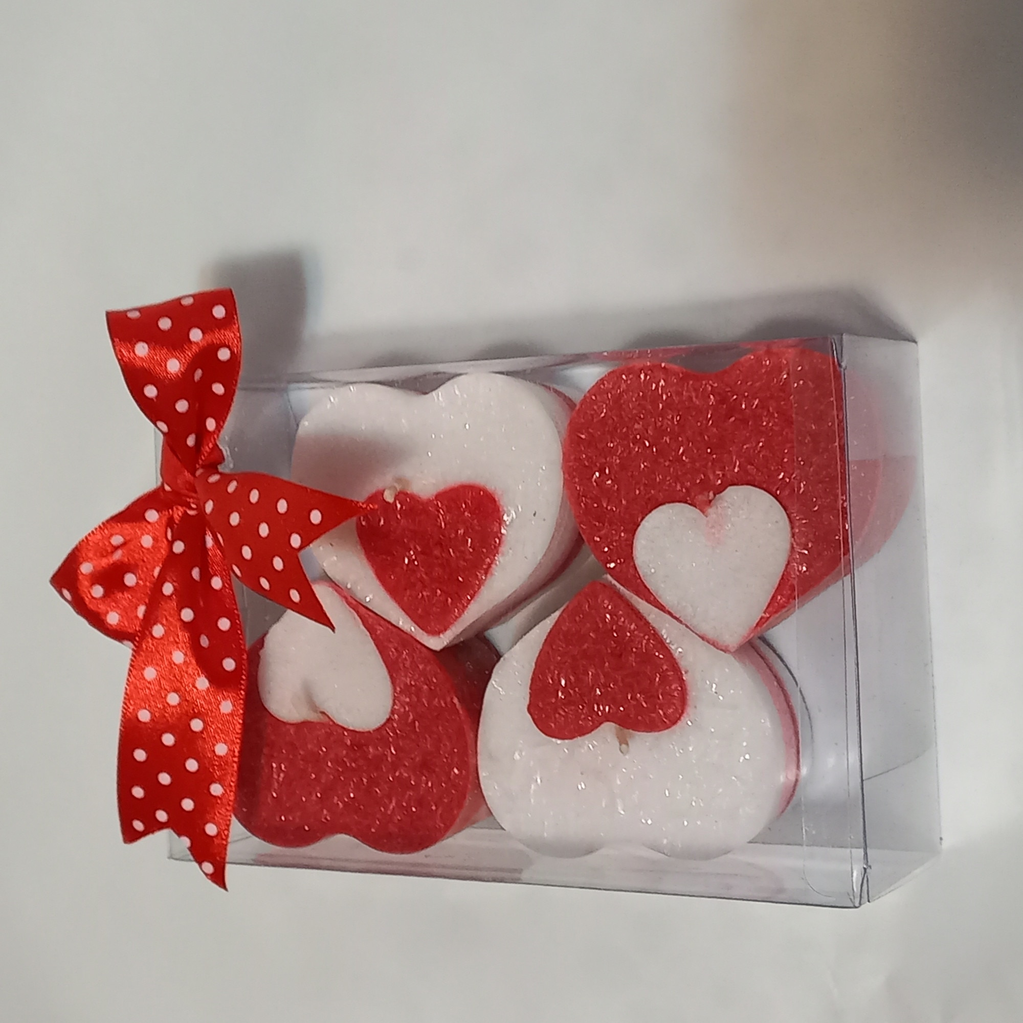 Set 4 lumanari, FiLImbratisare, forma de inimioara, rosu si alb, miros ...