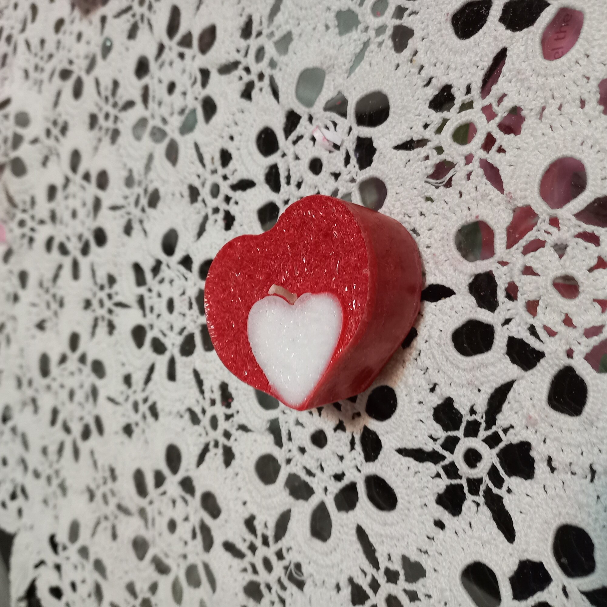 Set 4 lumanari, FiLImbratisare, forma de inimioara, rosu si alb, miros ...