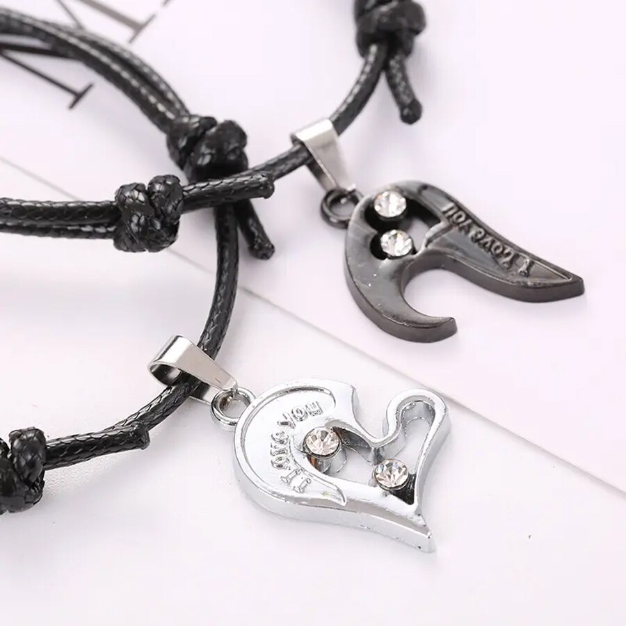 Set 2 bratari reglabile cu pandantiv inima, culoare neagra - eMAG.ro