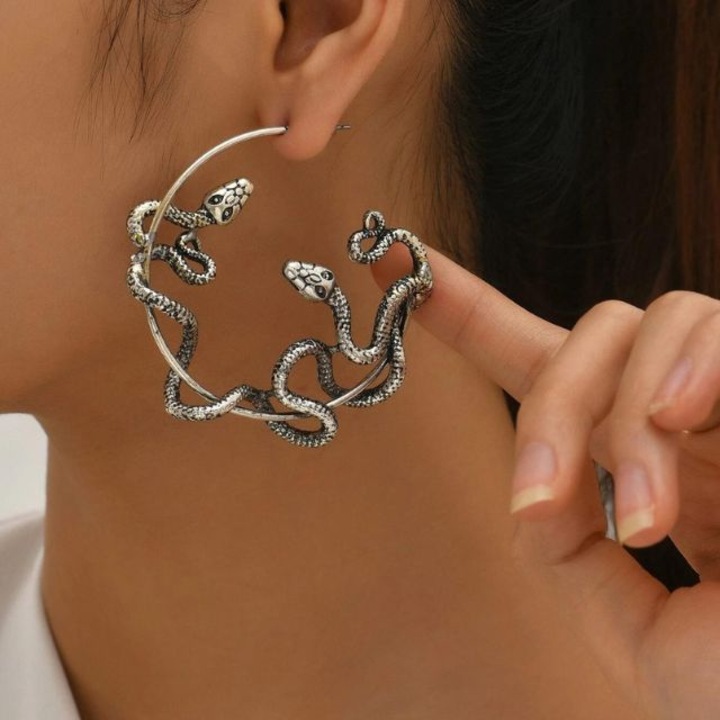 Cercei Snake, model sarpe incolacit, 6 cm, argintiu - eMAG.ro