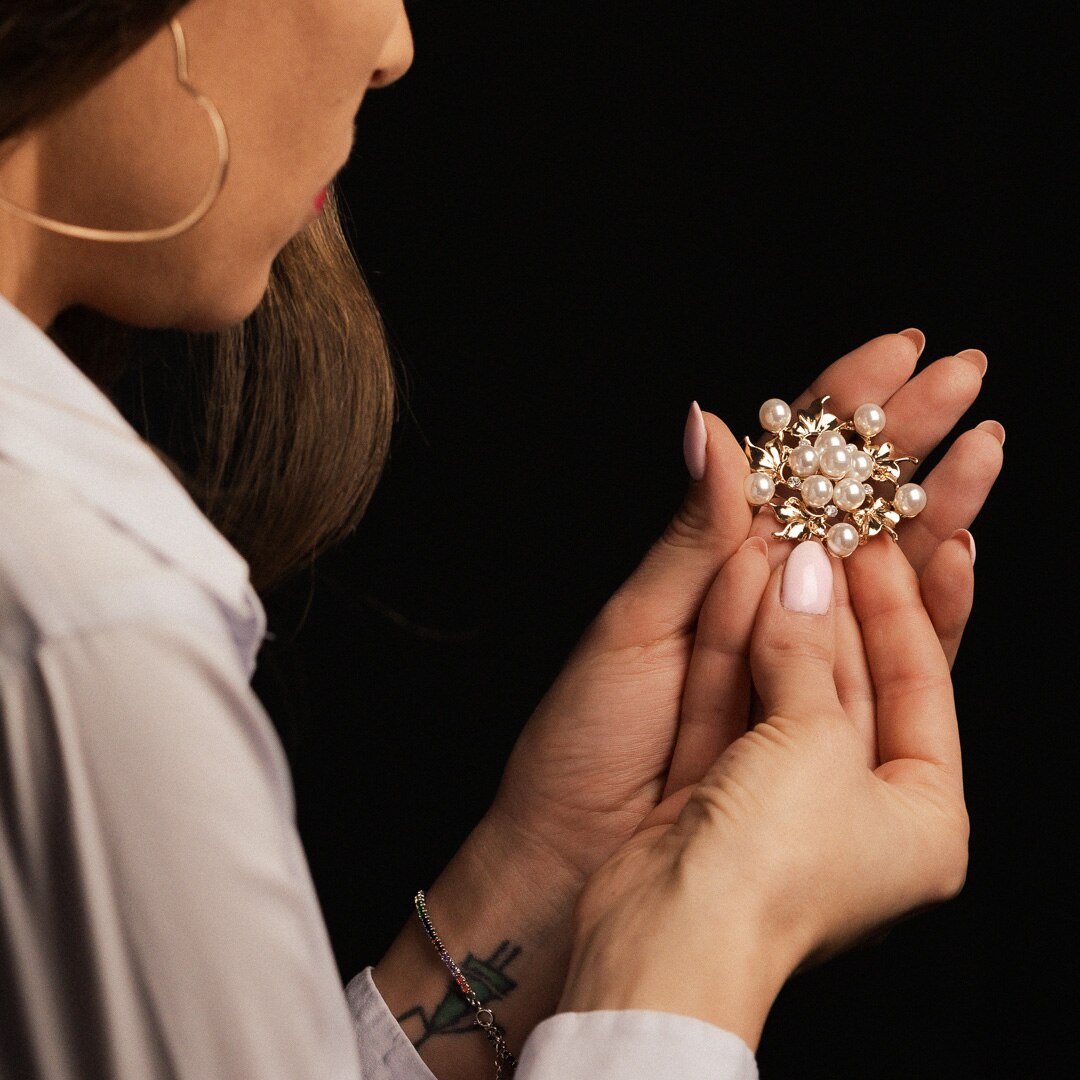 Brosa aurie cu perle, 4.6 cm "PEARL FLOWER" - eMAG.ro