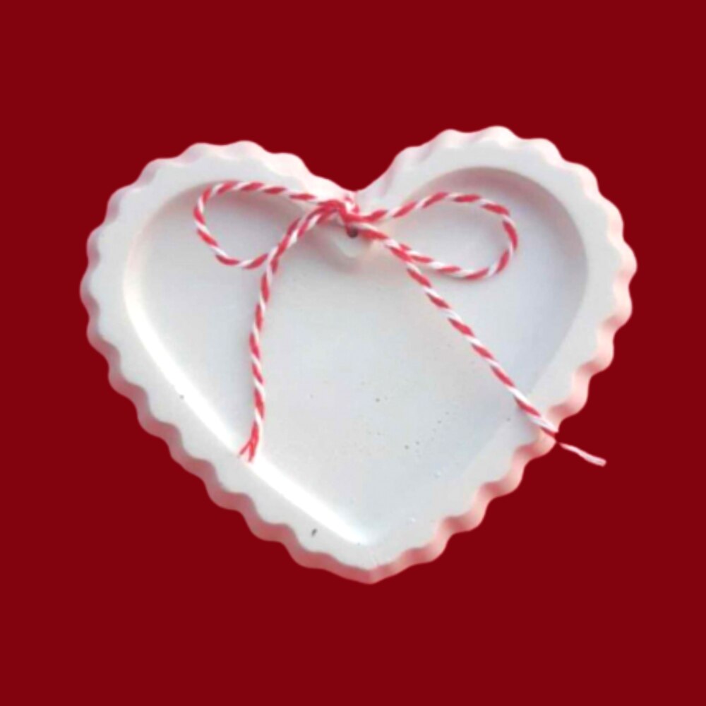 Figurina din ipsos inima mare, cu snur martisor, pentru pictat, alba ...