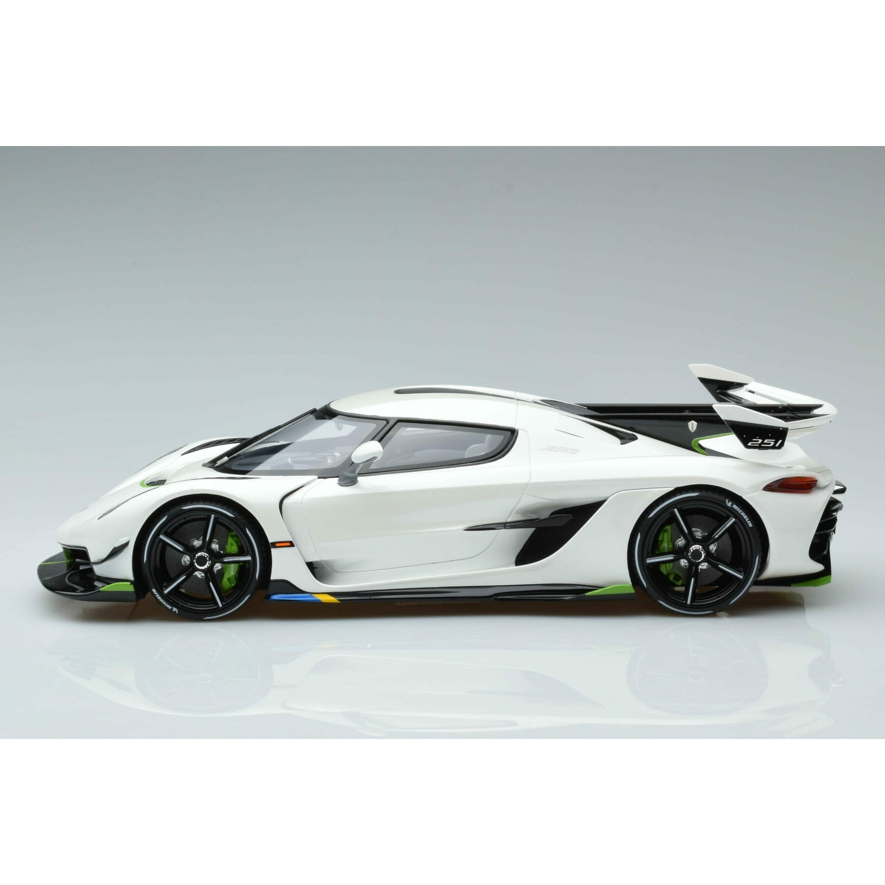 Модел автомобил GT Spirit, Resin, 1/18, Koenigsegg Jesko GT, Бял - eMAG.bg