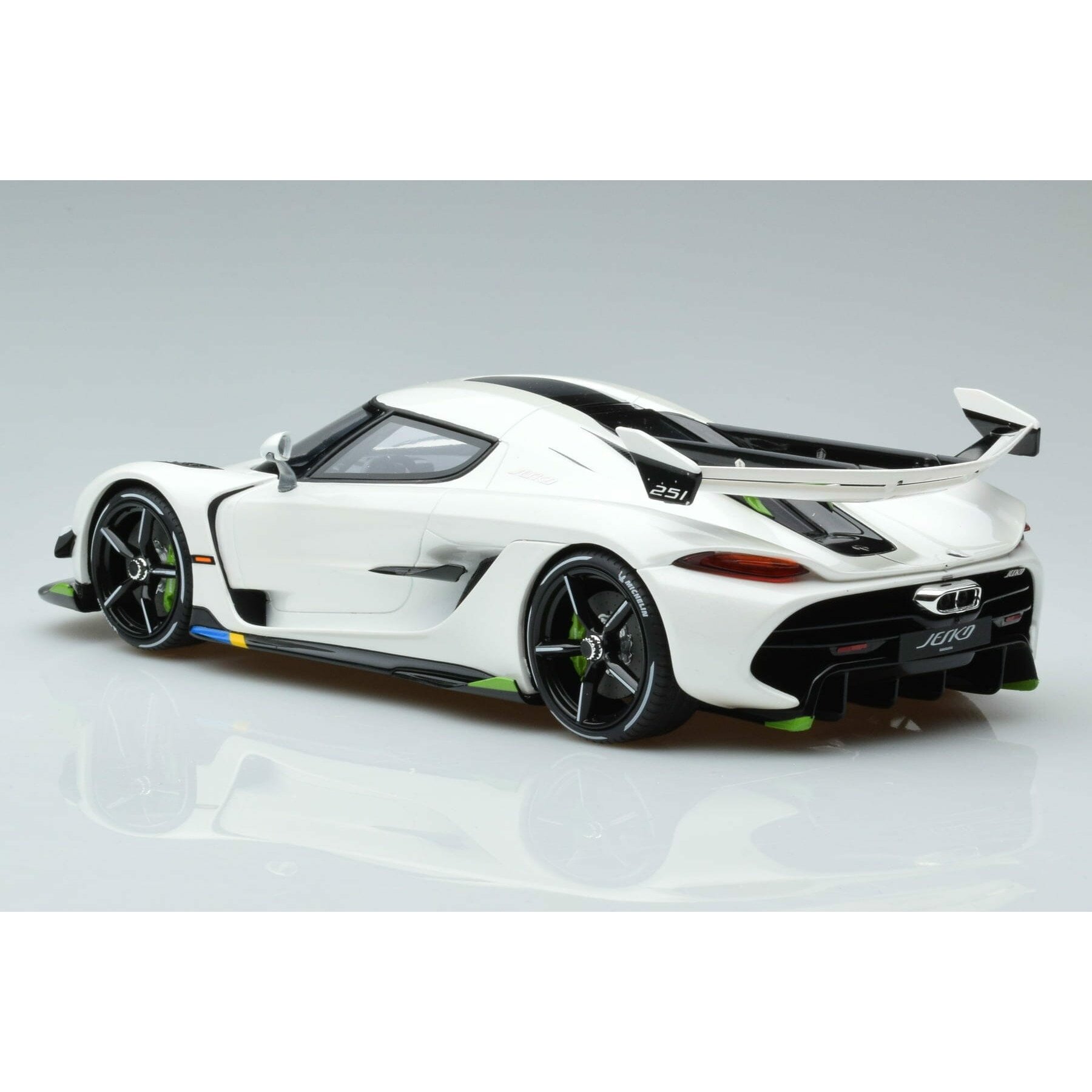 Модел автомобил GT Spirit, Resin, 1/18, Koenigsegg Jesko GT, Бял - eMAG.bg