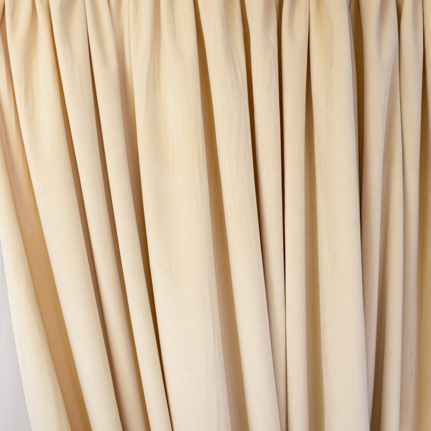 Set 2 draperii scurte cu doua benzi de prindere Hiko COMFY catifea crem ...