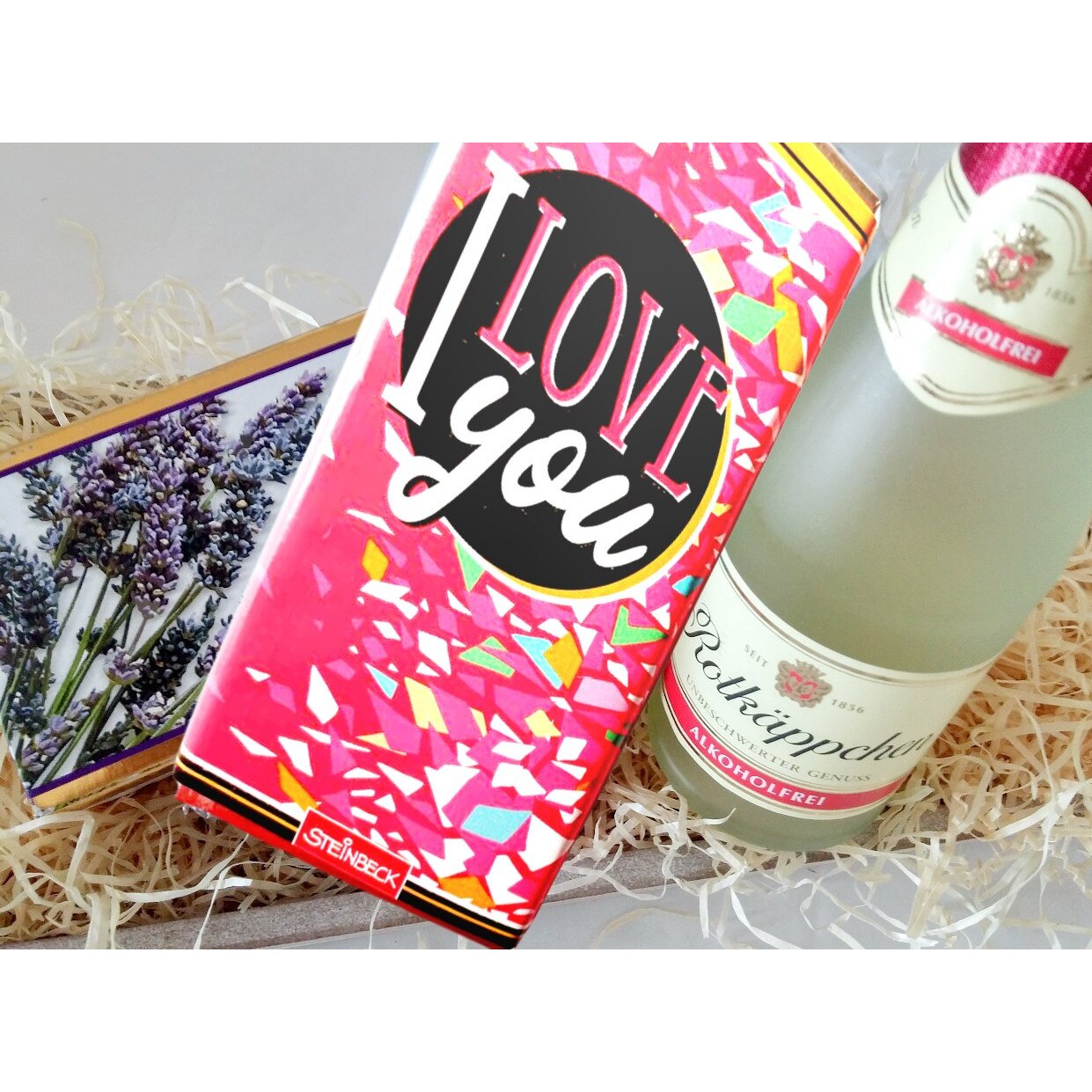 Set gourmet The Piccolo Lavender cu vin miniatura 20 ml, ciocolata I ...