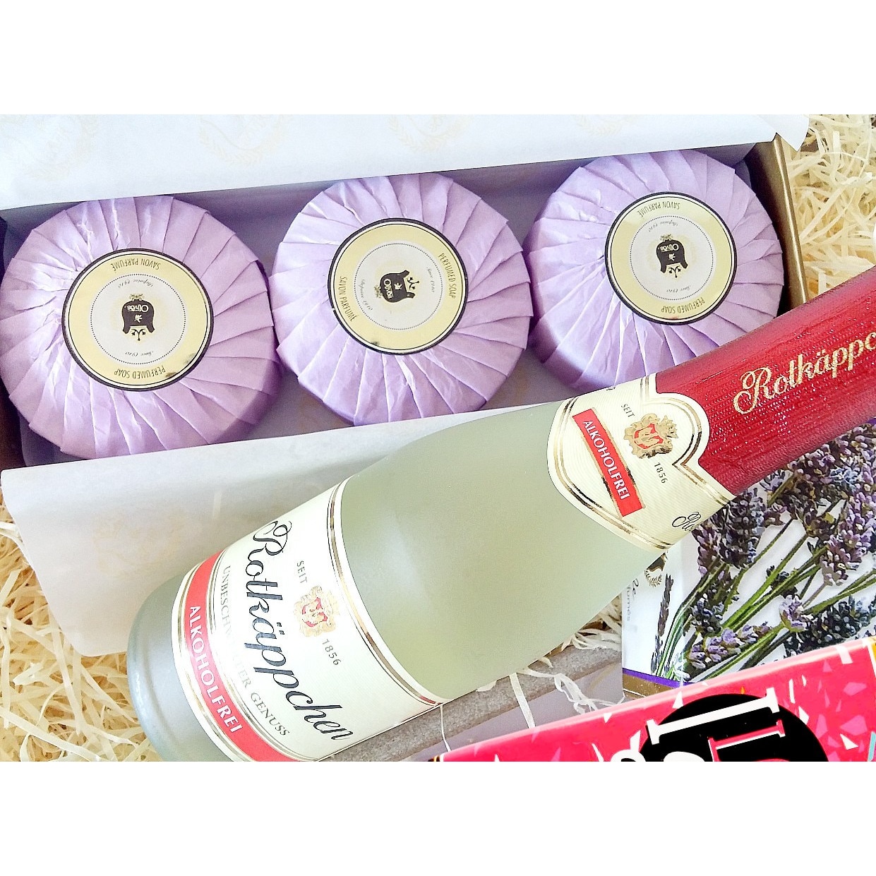 Set gourmet The Piccolo Lavender cu vin miniatura 20 ml, ciocolata I ...